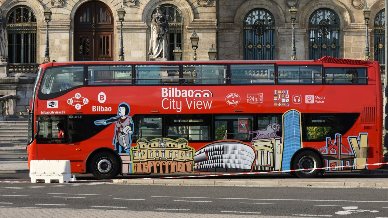 El bus turístico de Bilbao logra sus mejores datos en verano | Radio ...