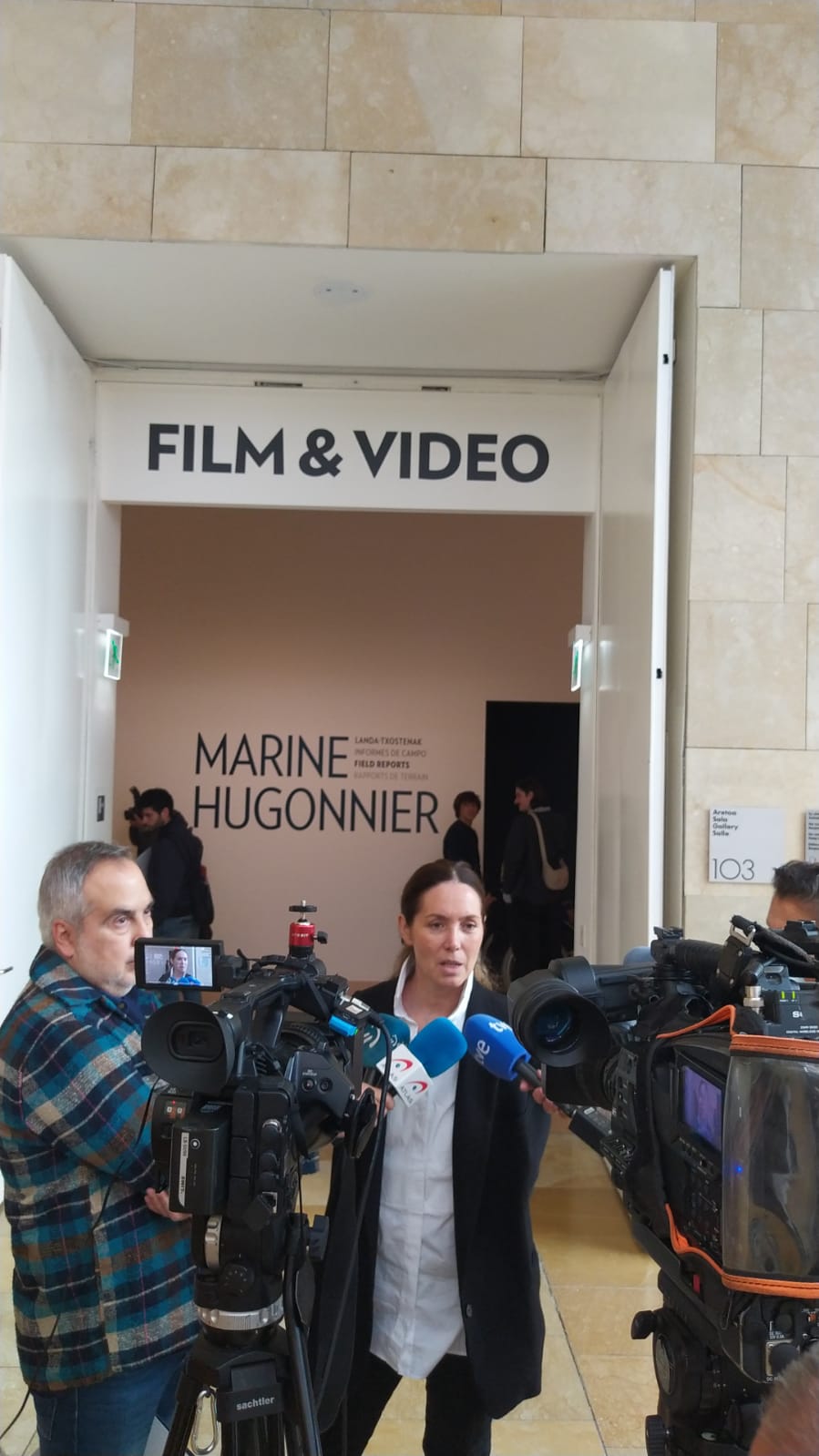 Marine Hugonnier expone "Informes del Campo" en el Guggenheim | Radio ...