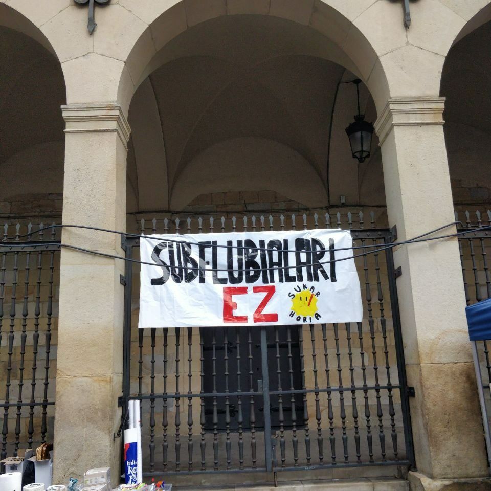 Cadena humana en contra del túnel subfluvial bajo la Ría entre ...