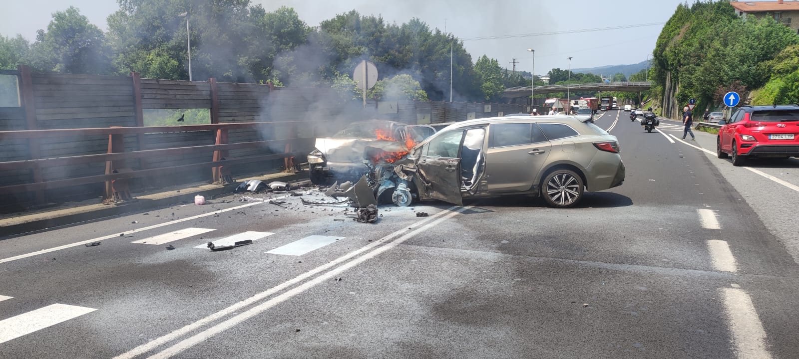 Cinco heridos en un grave accidente entre dos coches en la N-634 en Amorebieta | Radio Nervión