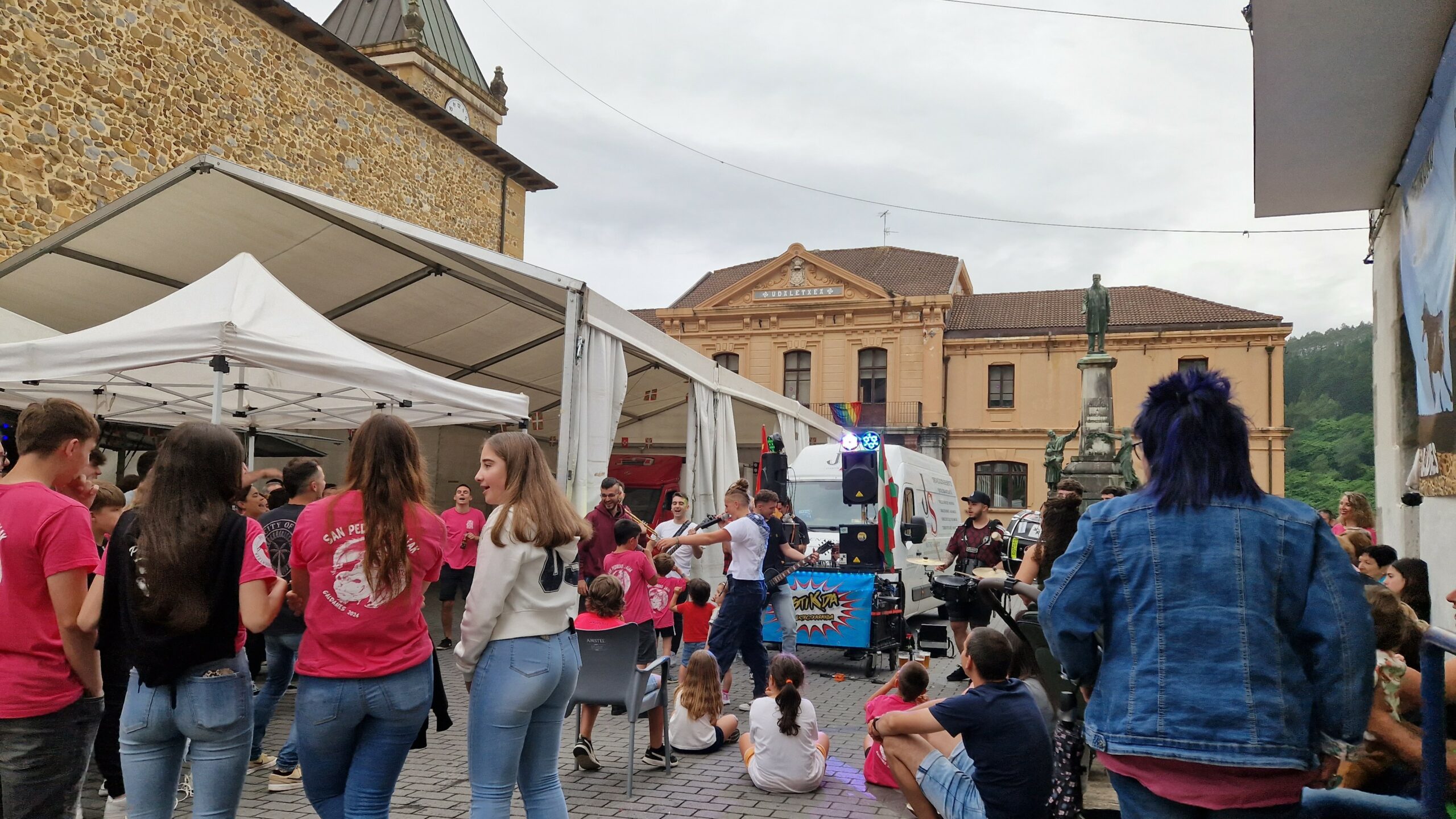 Galdames estrena un autobús gratuito para acudir a las fiestas de los ...